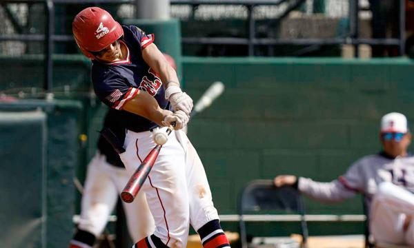 Senators sweep Mavs to open season