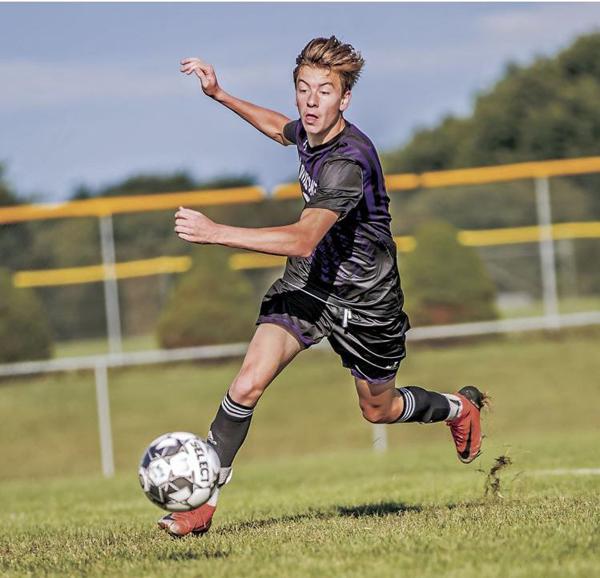 Waunakee boys' soccer goes 2-1 in opening weekend