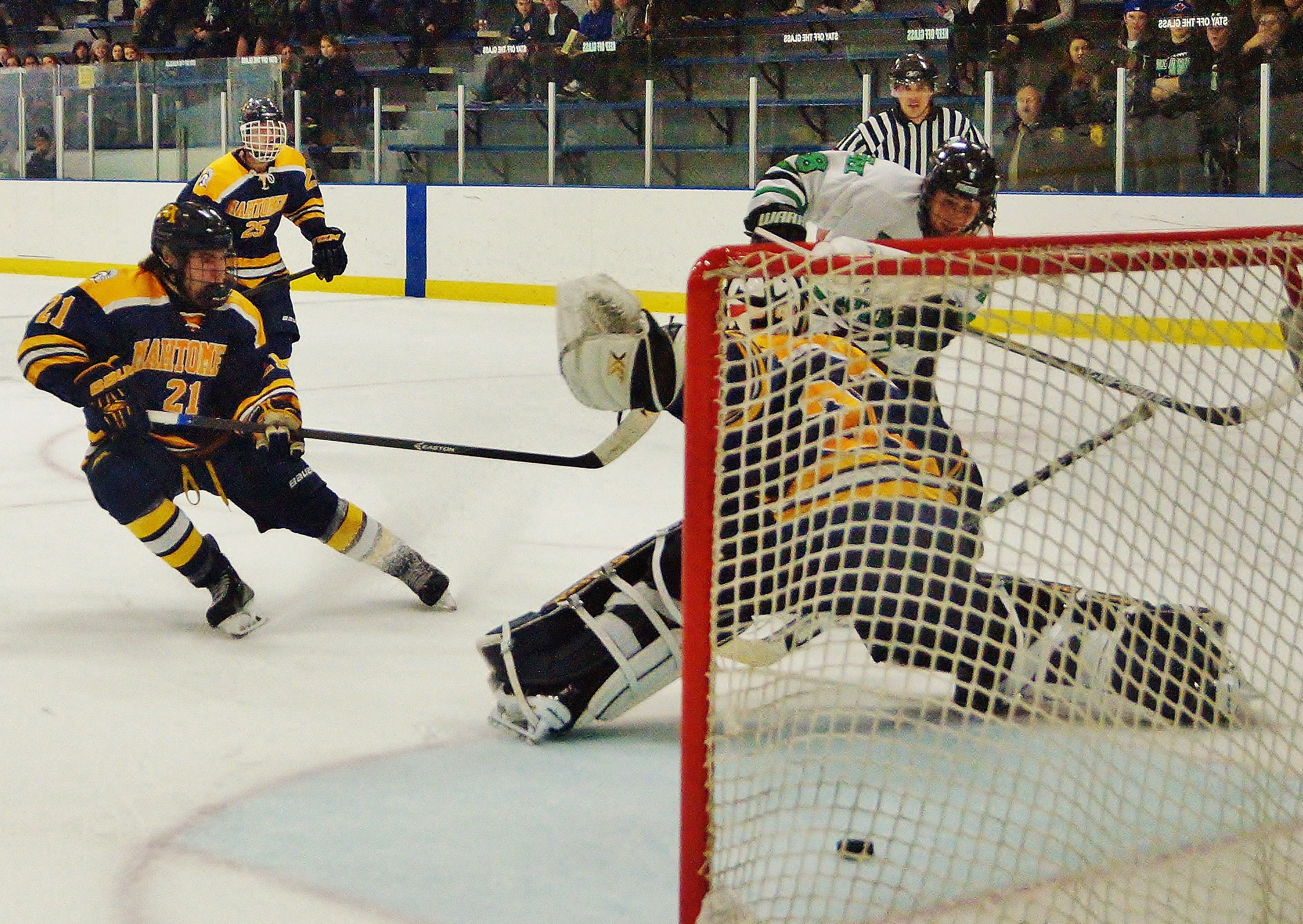 BHS: Hill-Murray hands the Zephyrs their first defeat