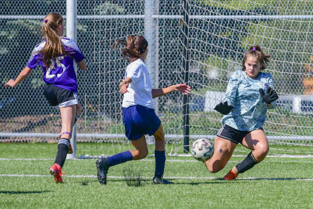 London Alliance FC Mustangs cruise to U-13 Girls Ontario Cup title